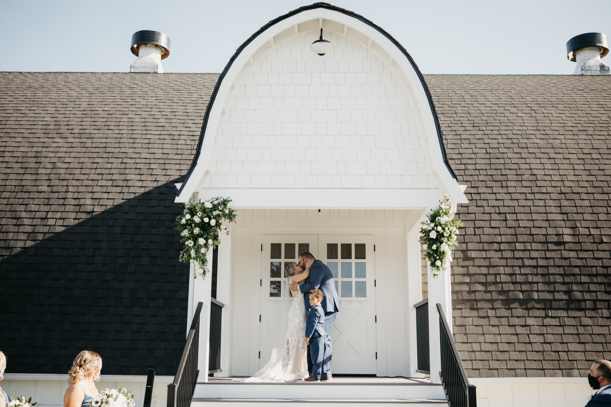 Jenna + Mark // Fiddlers Bluff Wedding // Snohomish Wedding - Blog