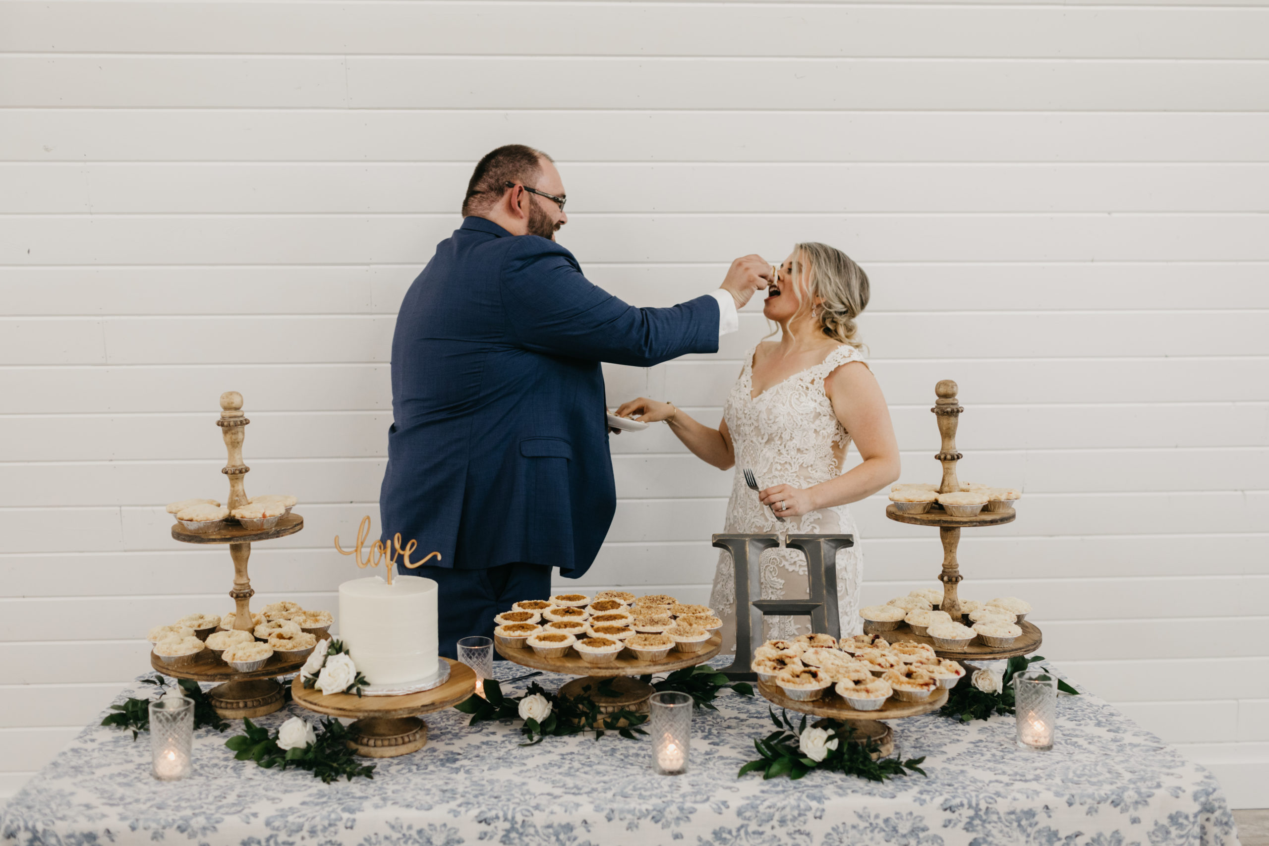 Jenna + Mark // Fiddlers Bluff Wedding // Snohomish Wedding - Blog